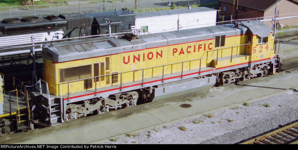 UP 524 X-UP 2530 C30-7 in NS Oliver Yard in New Orleans LA 03-1999